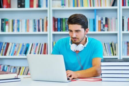 8 Best Online Typing Jobs for Students Without Investment